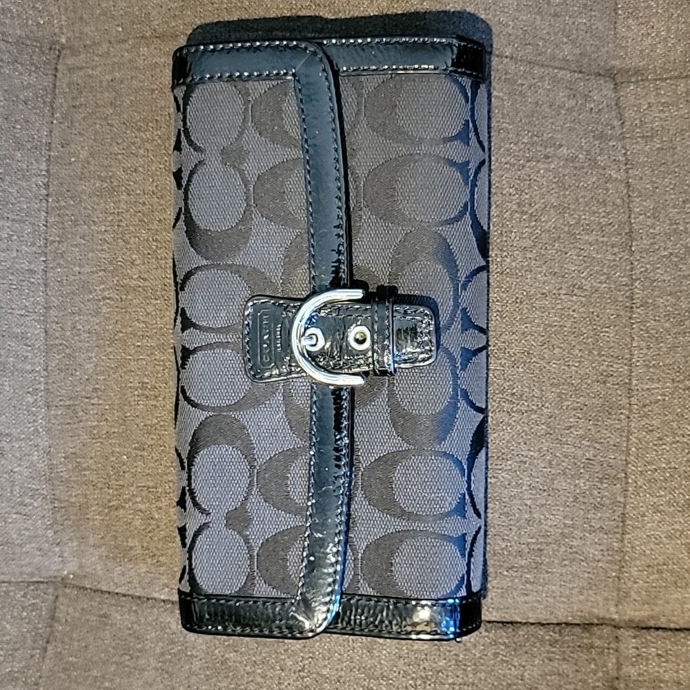 Coach Wallet With Leather Interior And Cloth Exterior - Gem